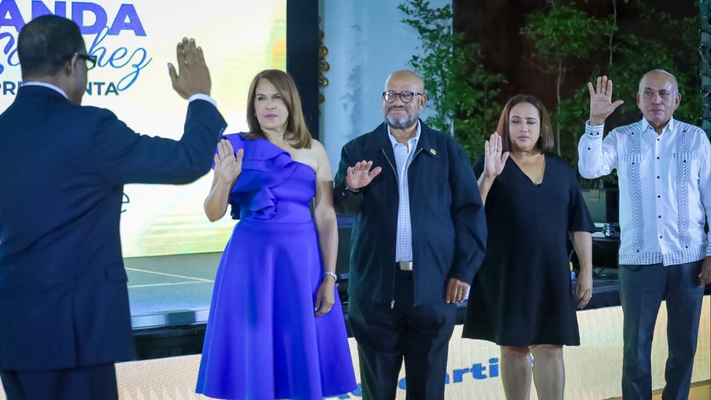 Acroarte juramenta nueva directiva encabezada por Wanda Sánchez ...
